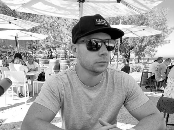 Jonathan Holmes – Medium