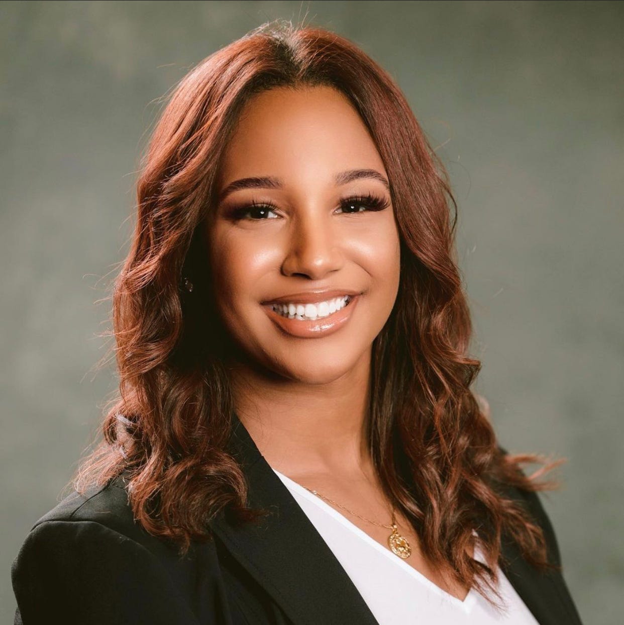 Taylor Sani – Medium