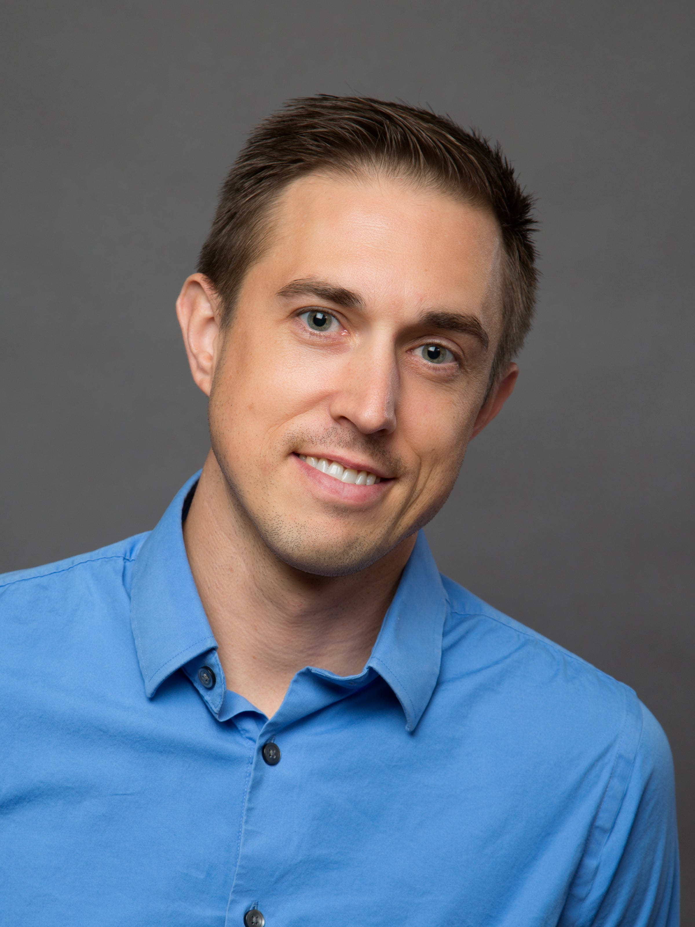 Scott Schweiger – Medium