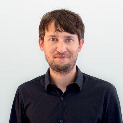 Max – Medium
