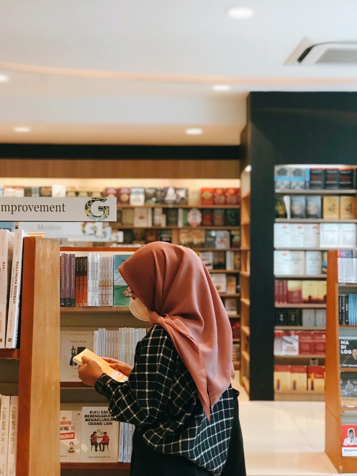 Yeni Arianti – Medium