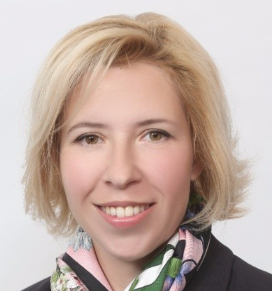Dr. Anna Becker – Medium