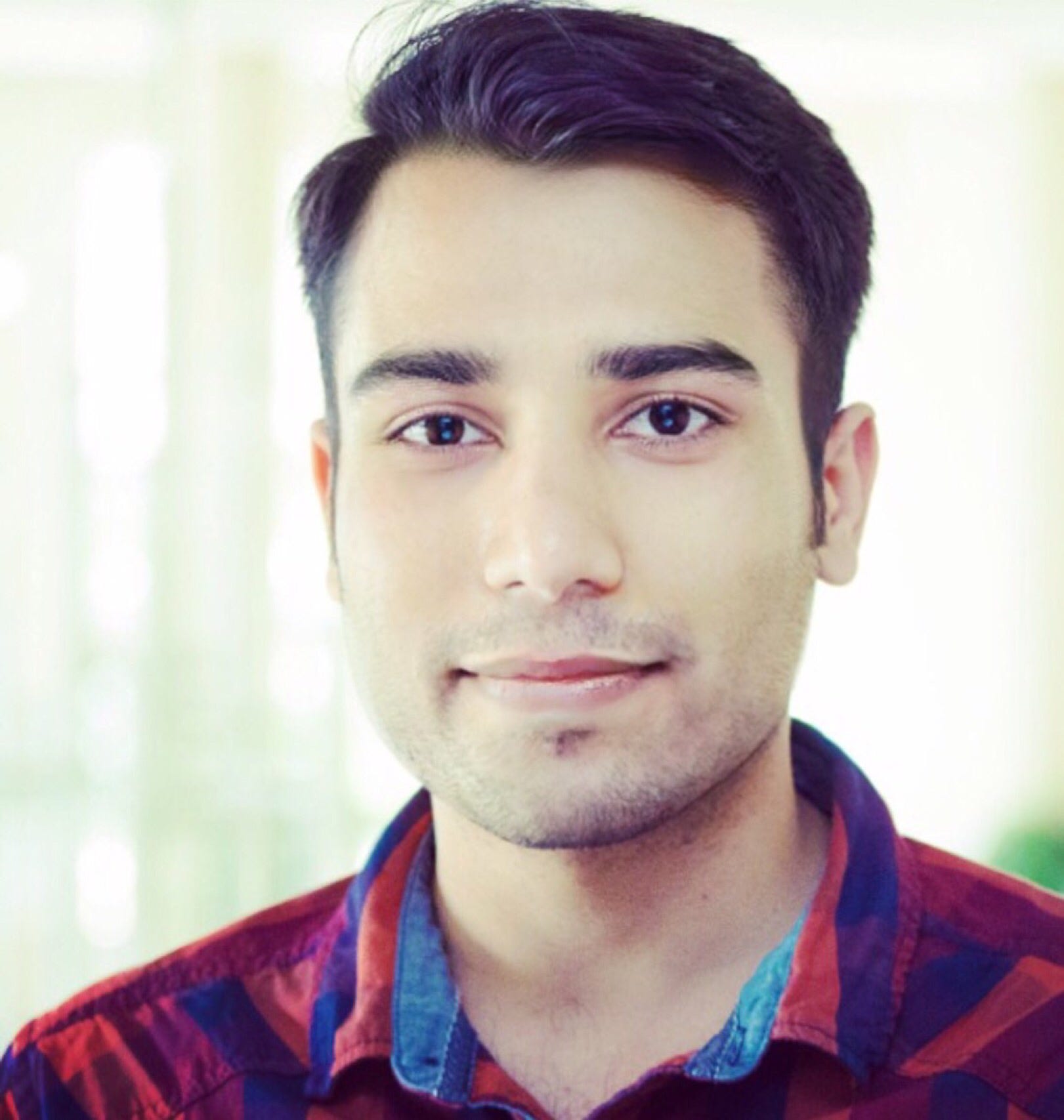 Amir HS – Medium