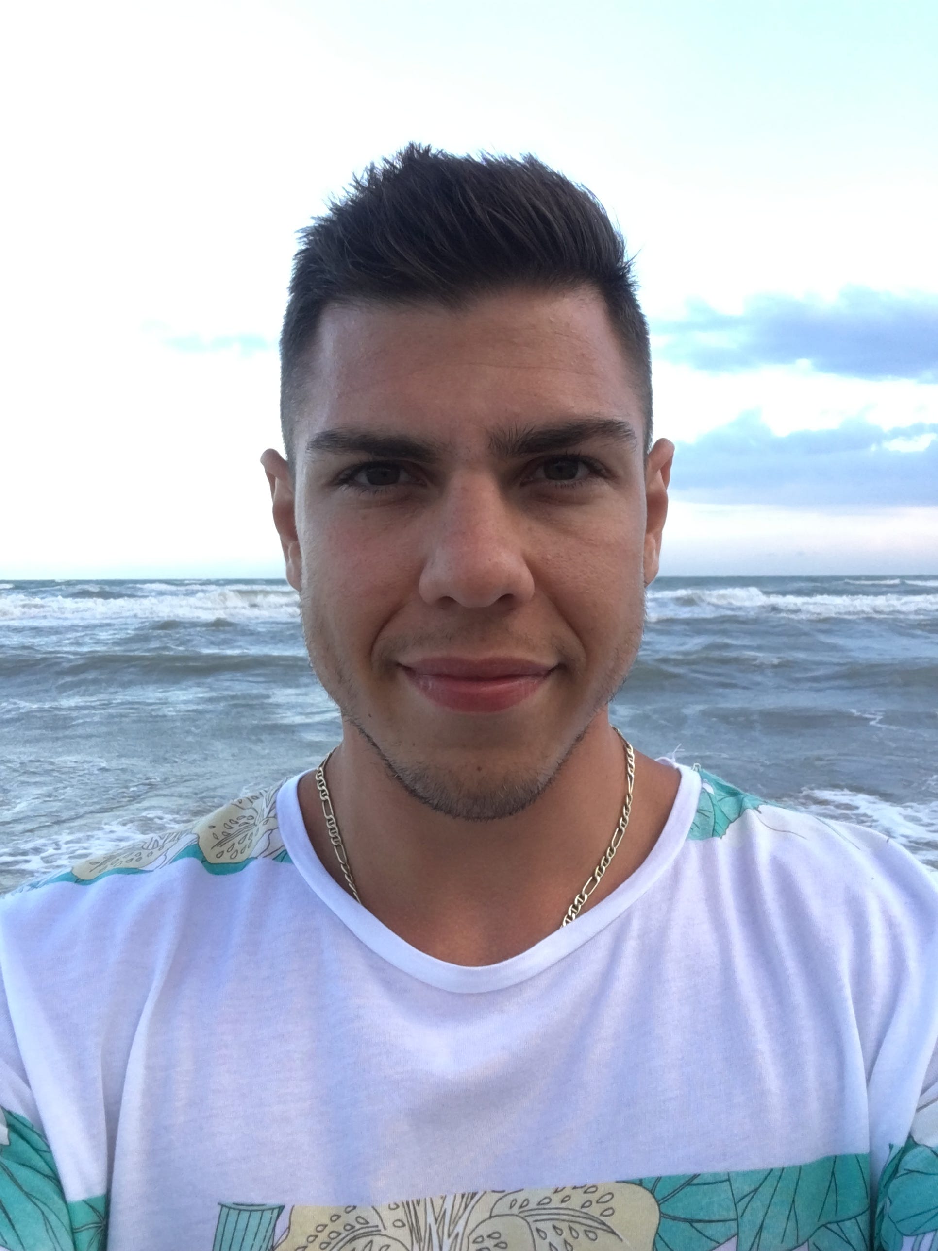 Robert Machac – Medium