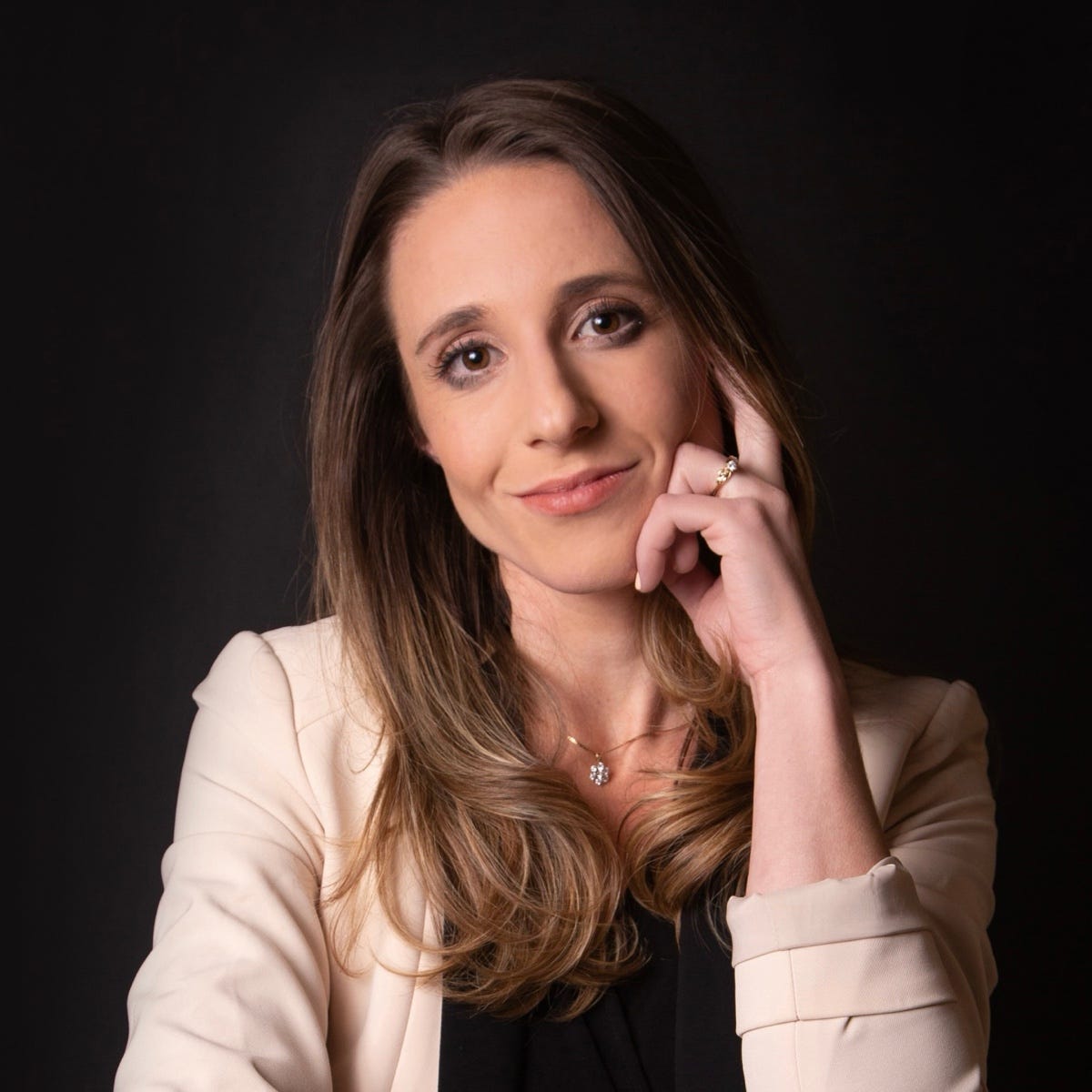 Ari Mason – Medium