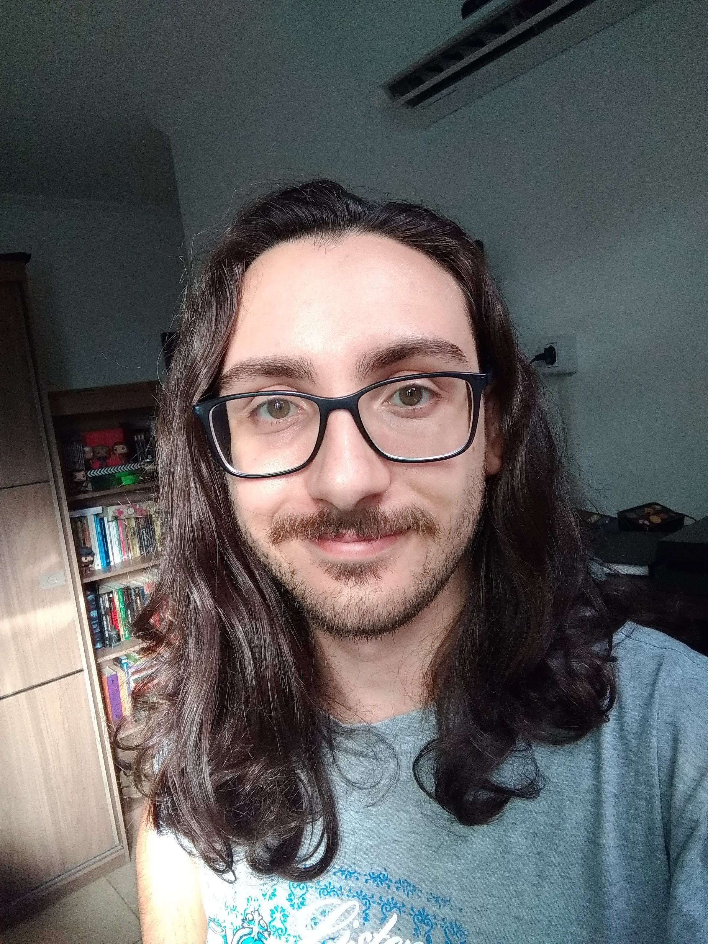 Felipe Mello – Medium