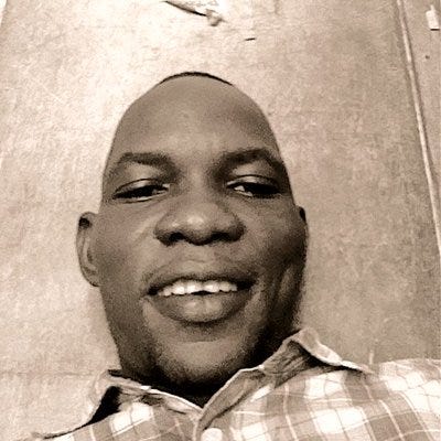 Nuel Laryn – Medium