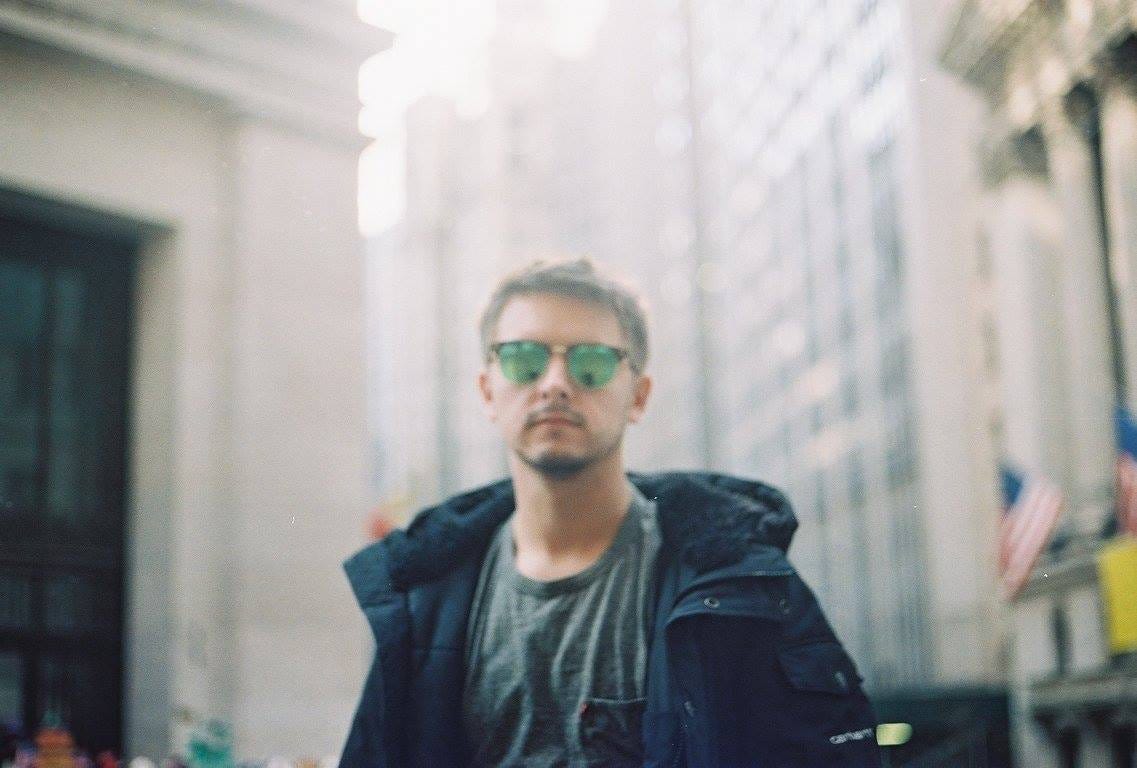 Andre Calvo – Medium