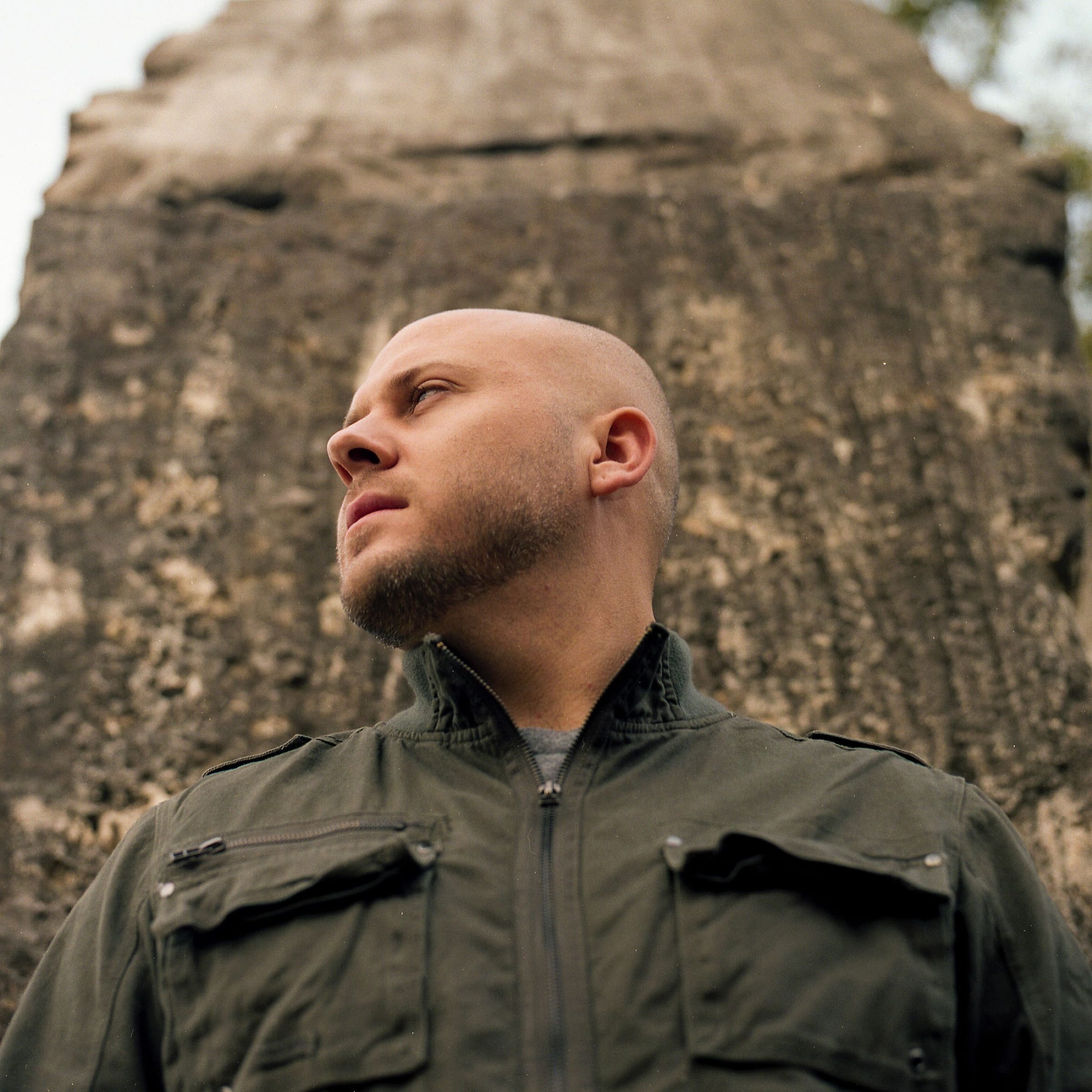 Aaron Peace – Medium
