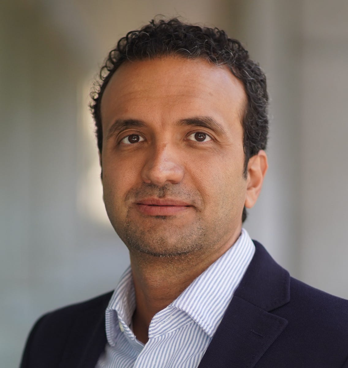 Mehran Mazari – Medium