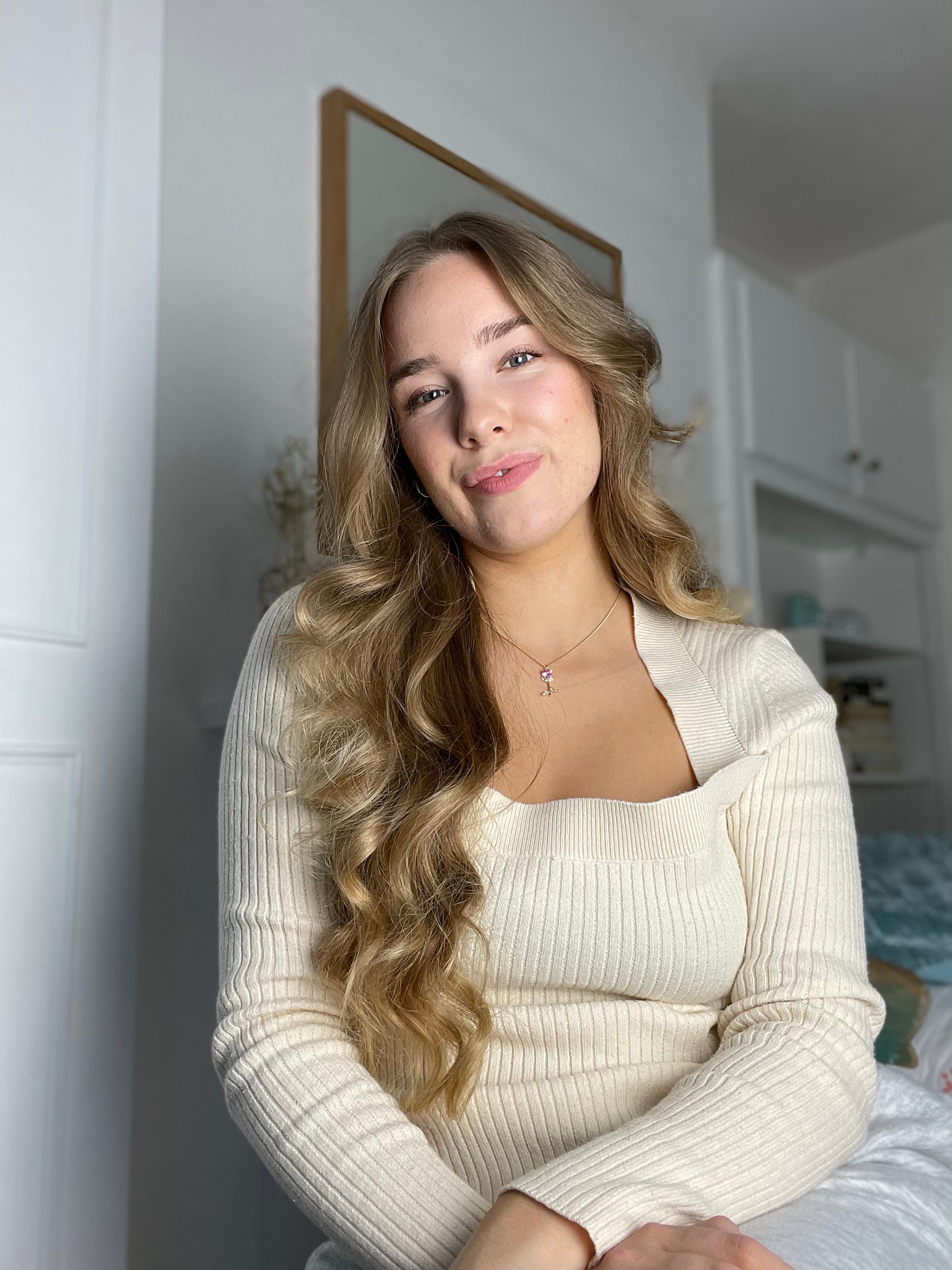 Laura Stephenson – Medium