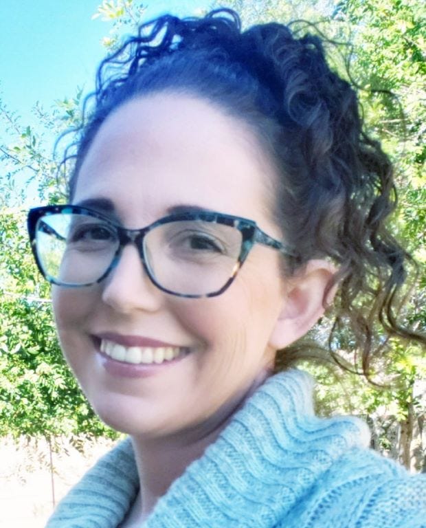 Elle Becker – Medium