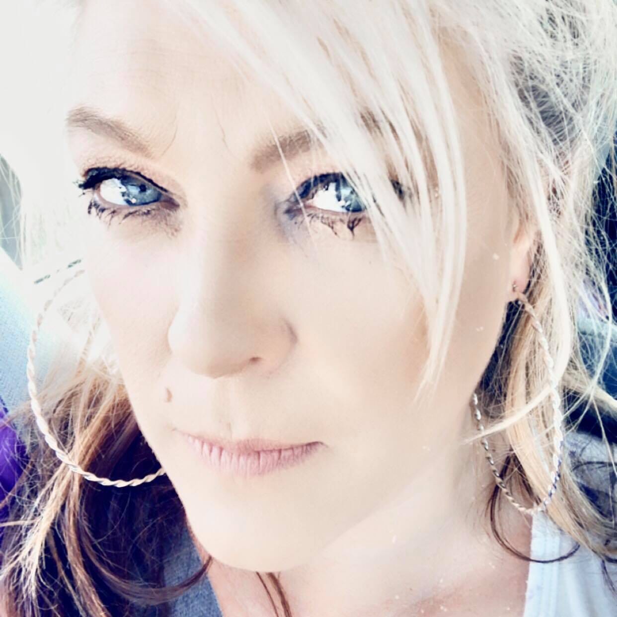 About – Threasa – Medium