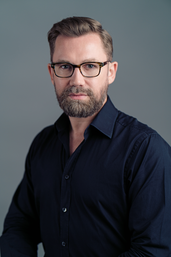 Mark Bowling – Medium