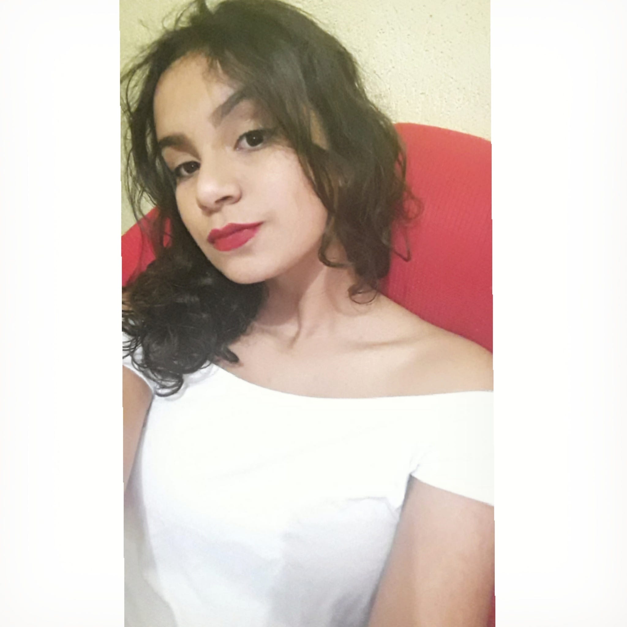 Naomy Diniz – Medium