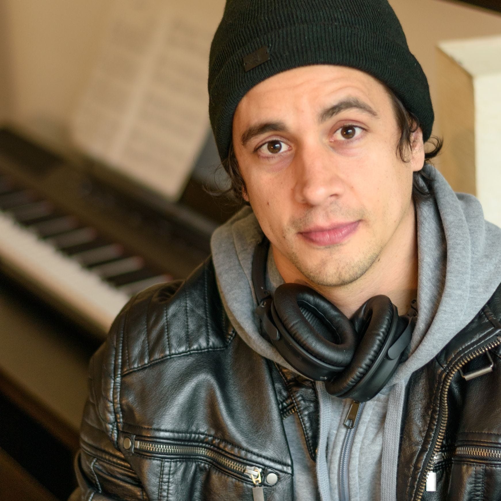 Juan Santa Cruz – Medium