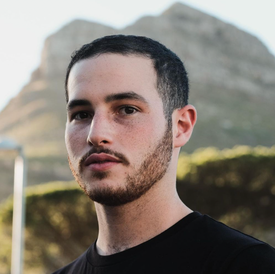 Ofek Liepaz – Medium
