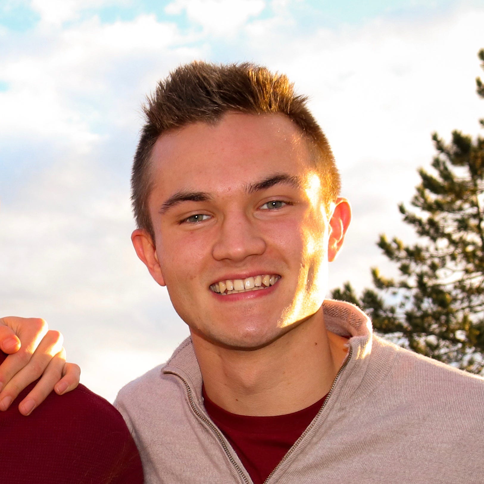 Aaron Farr – Medium