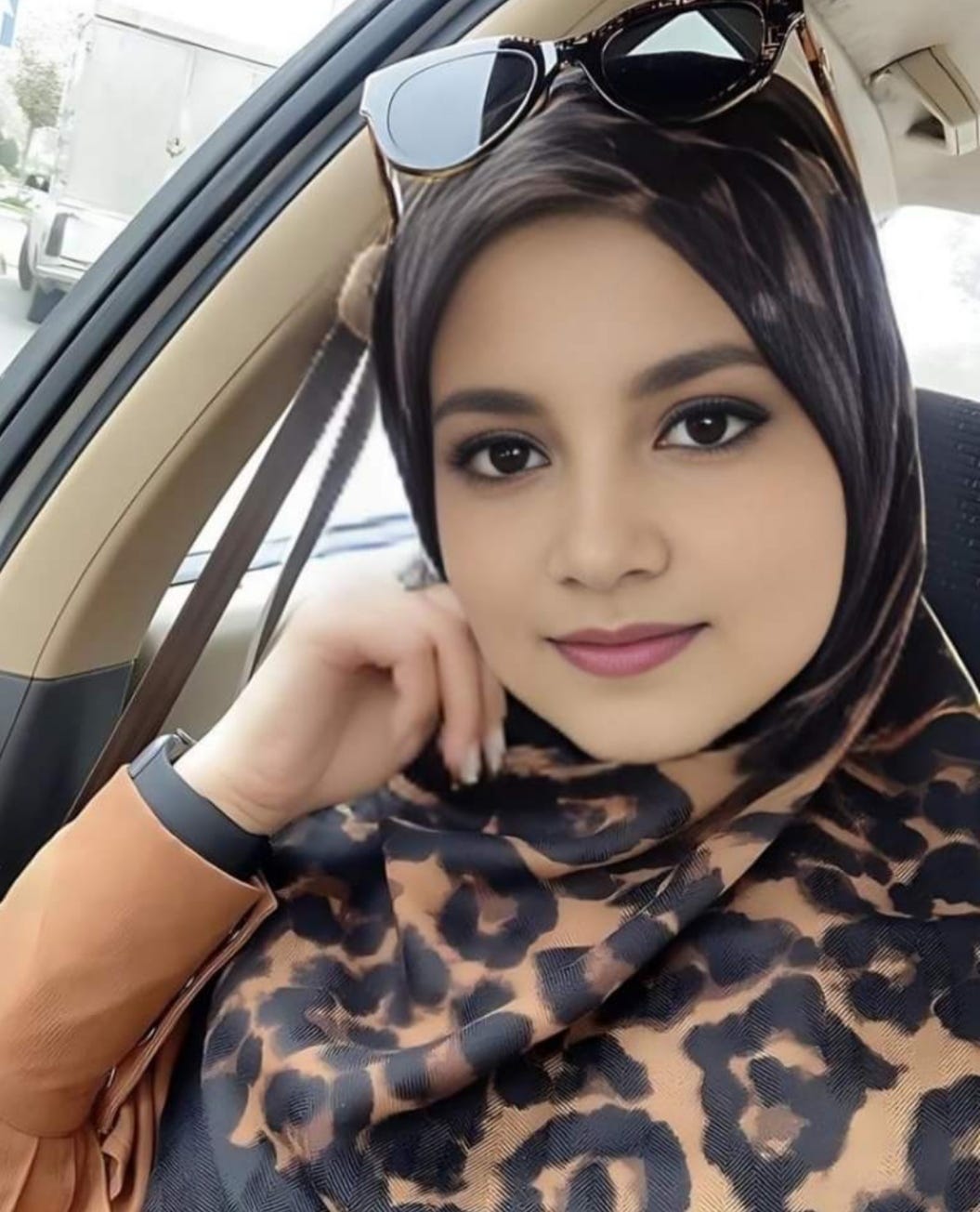 Ghazala Lari – Medium