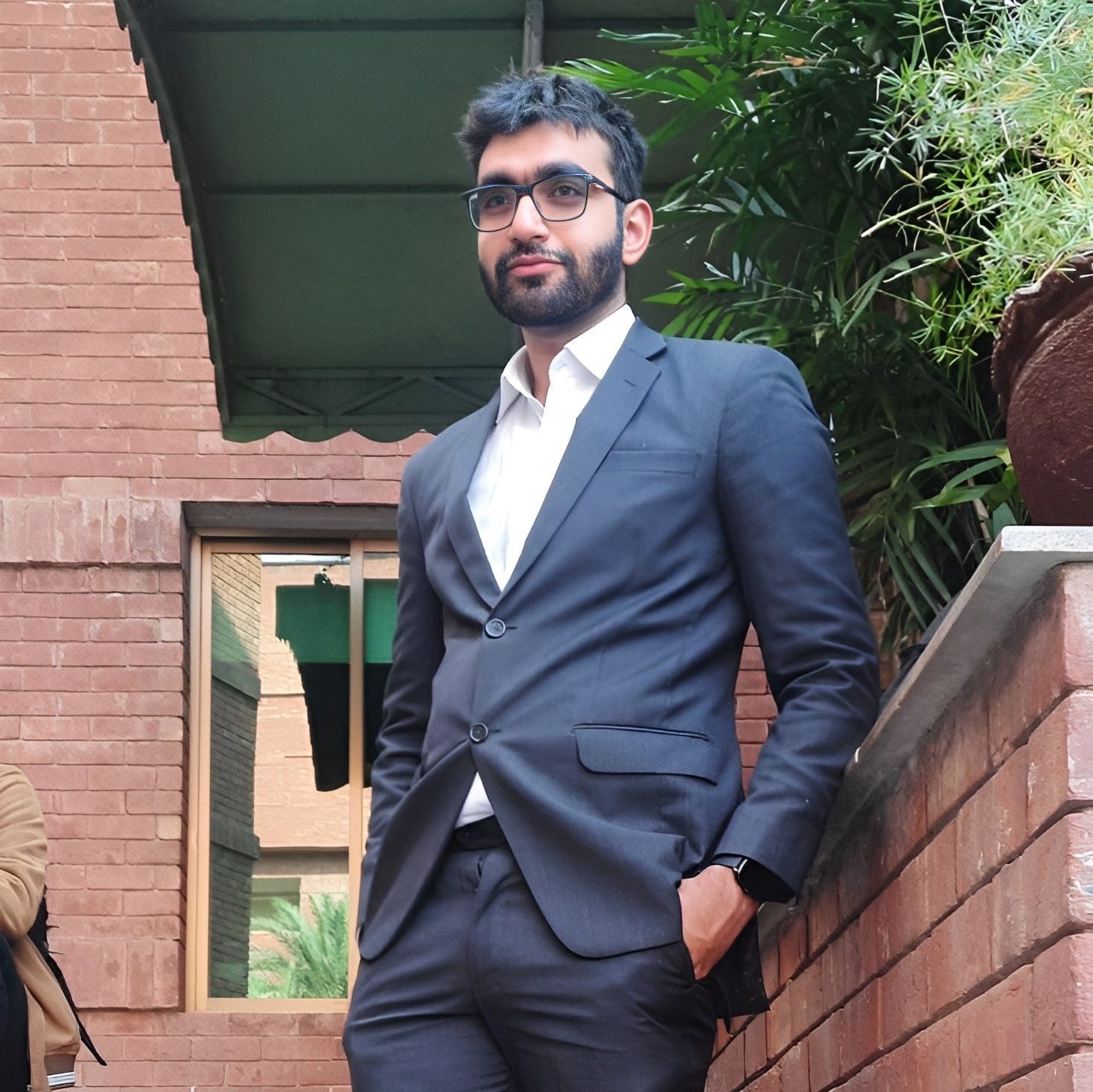 Ezaan Amin – Medium
