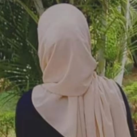 Saira Khan – Medium