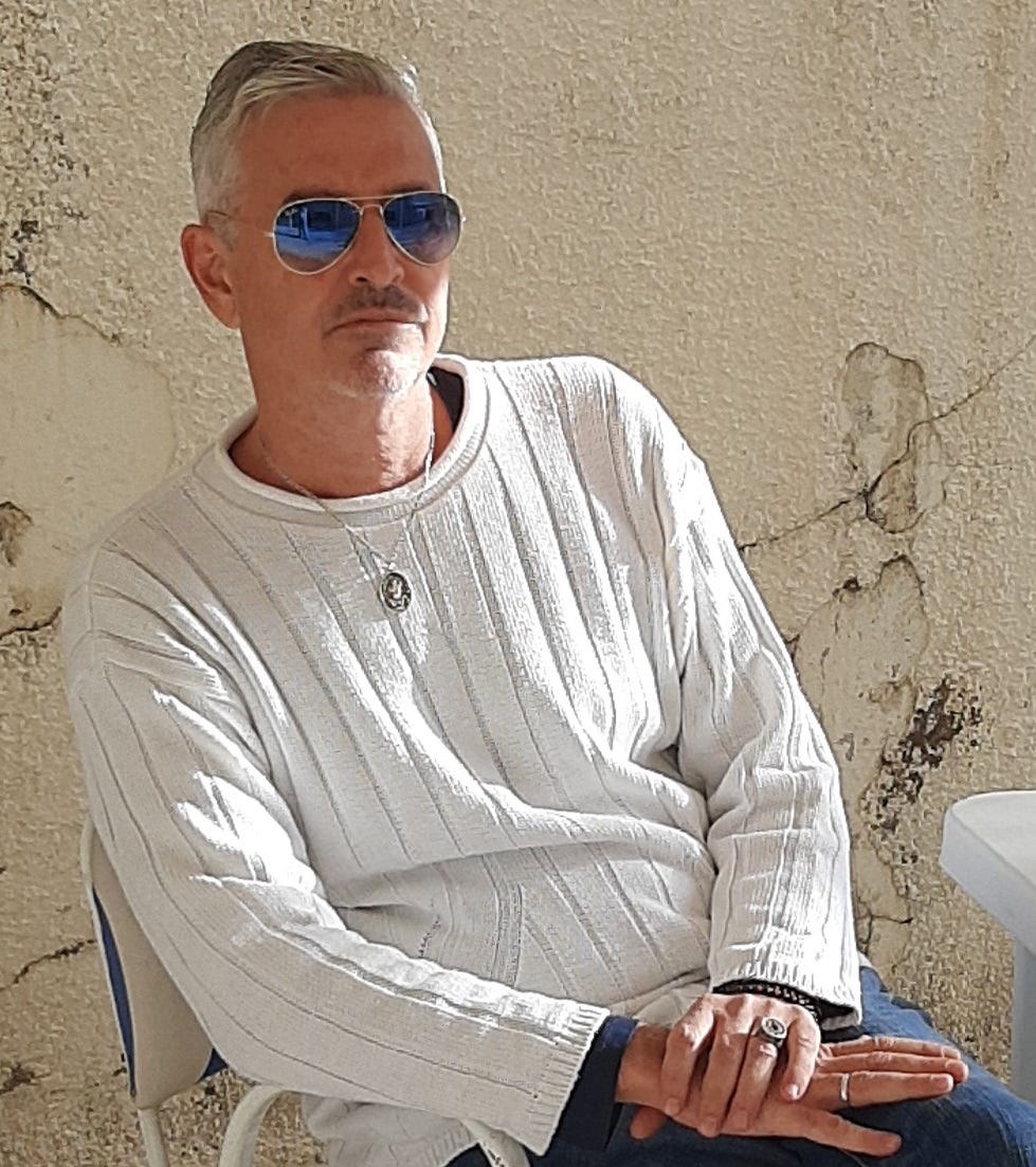 Robert Bonomo – Medium