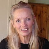 Cari Mostert – Medium