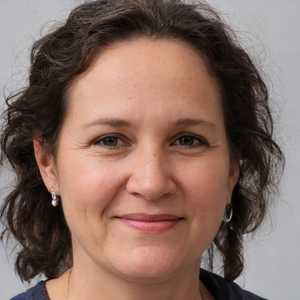 Lisa Betty – Medium