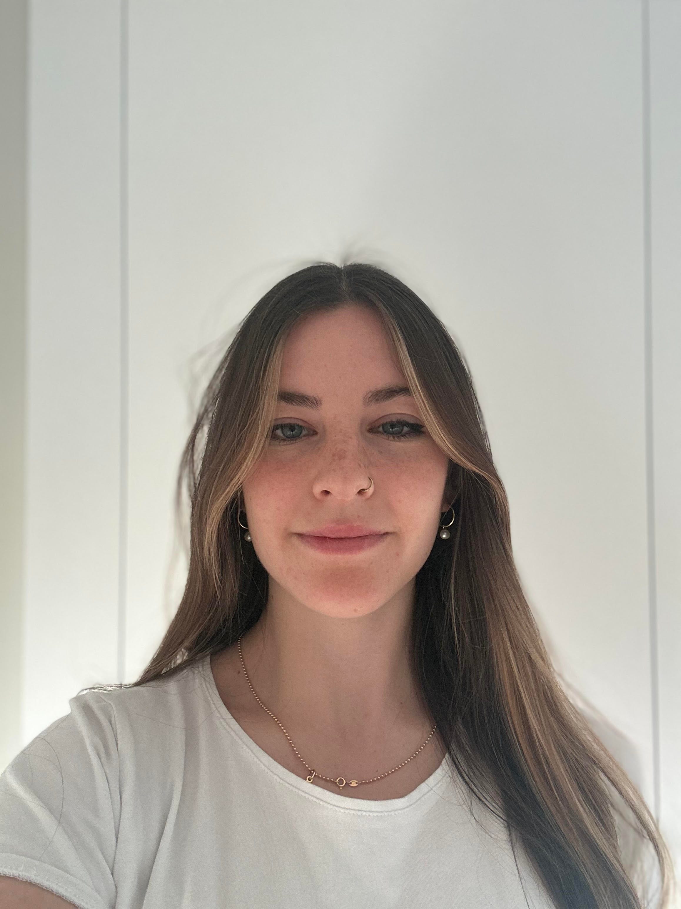 Alejandra Valenciano – Medium