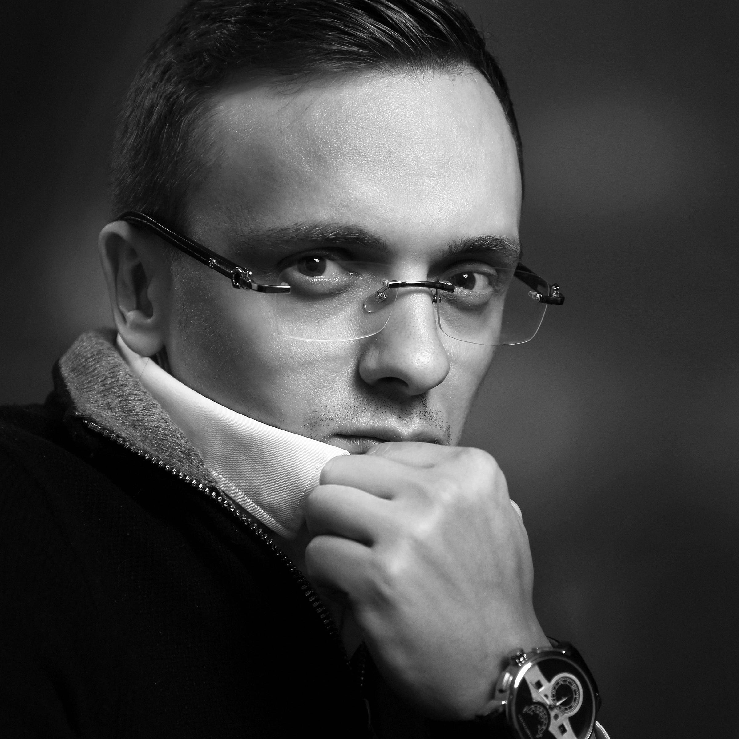 Viktor Voitenko – Medium