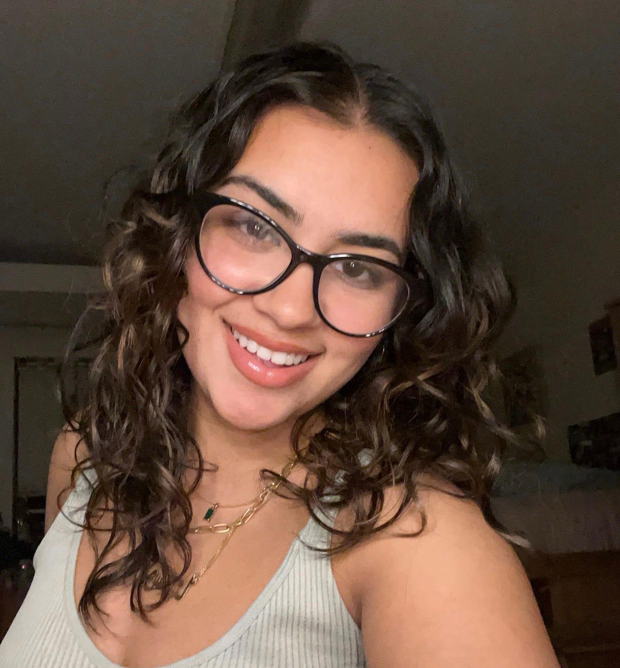 Yostina Henain – Medium