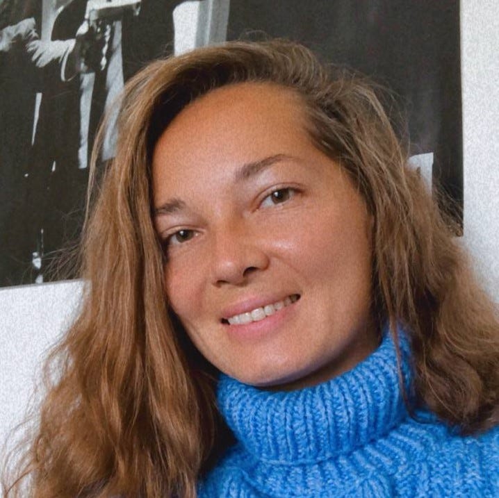 Elvira Shakira – Medium