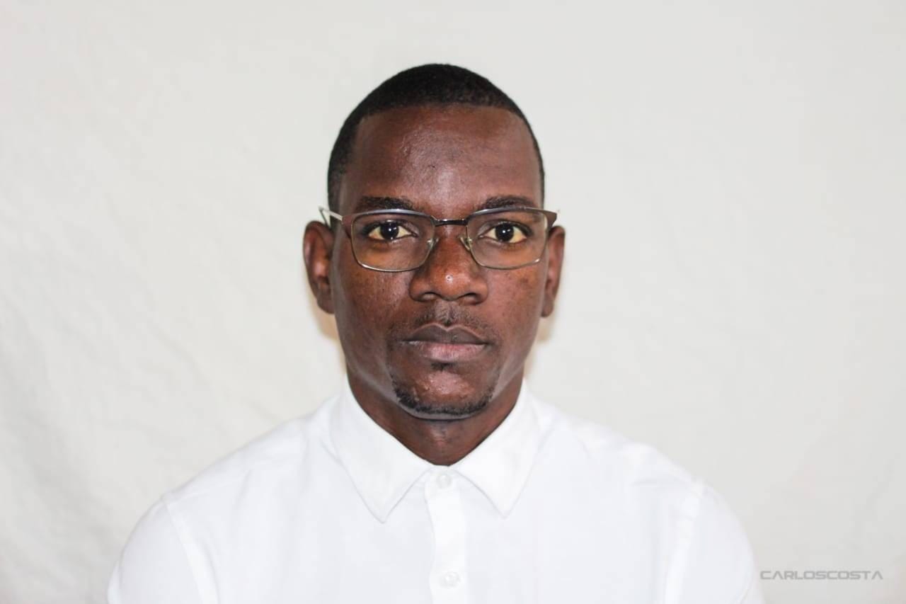 Adilson Costa – Medium