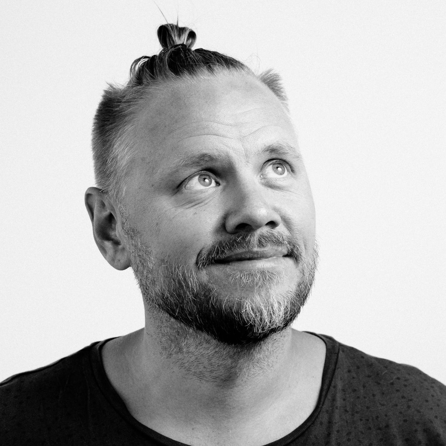 Joakim Astbrant – Medium
