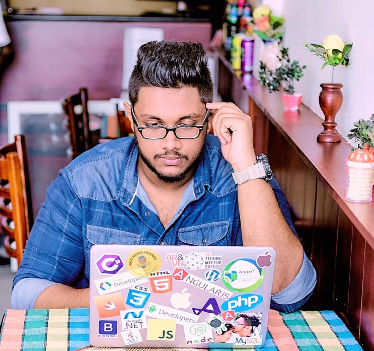 Akila Devinda – Medium