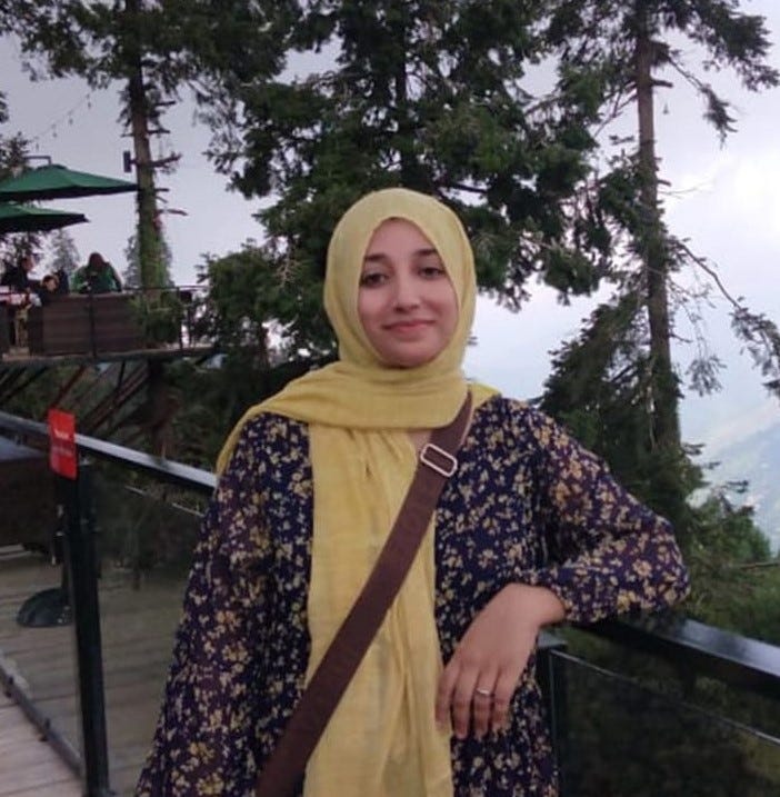 Asawira Emaan Khan – Medium