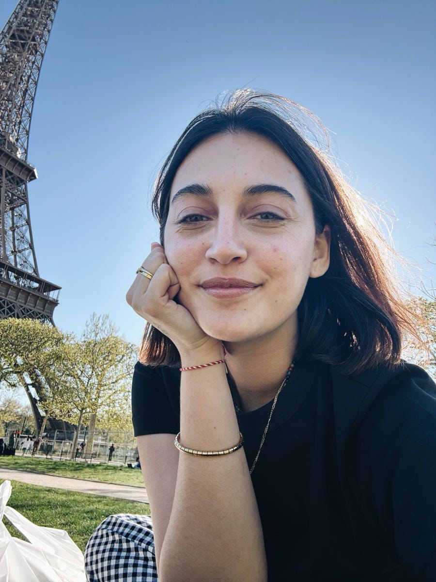 Esra Gündoğdu – Medium