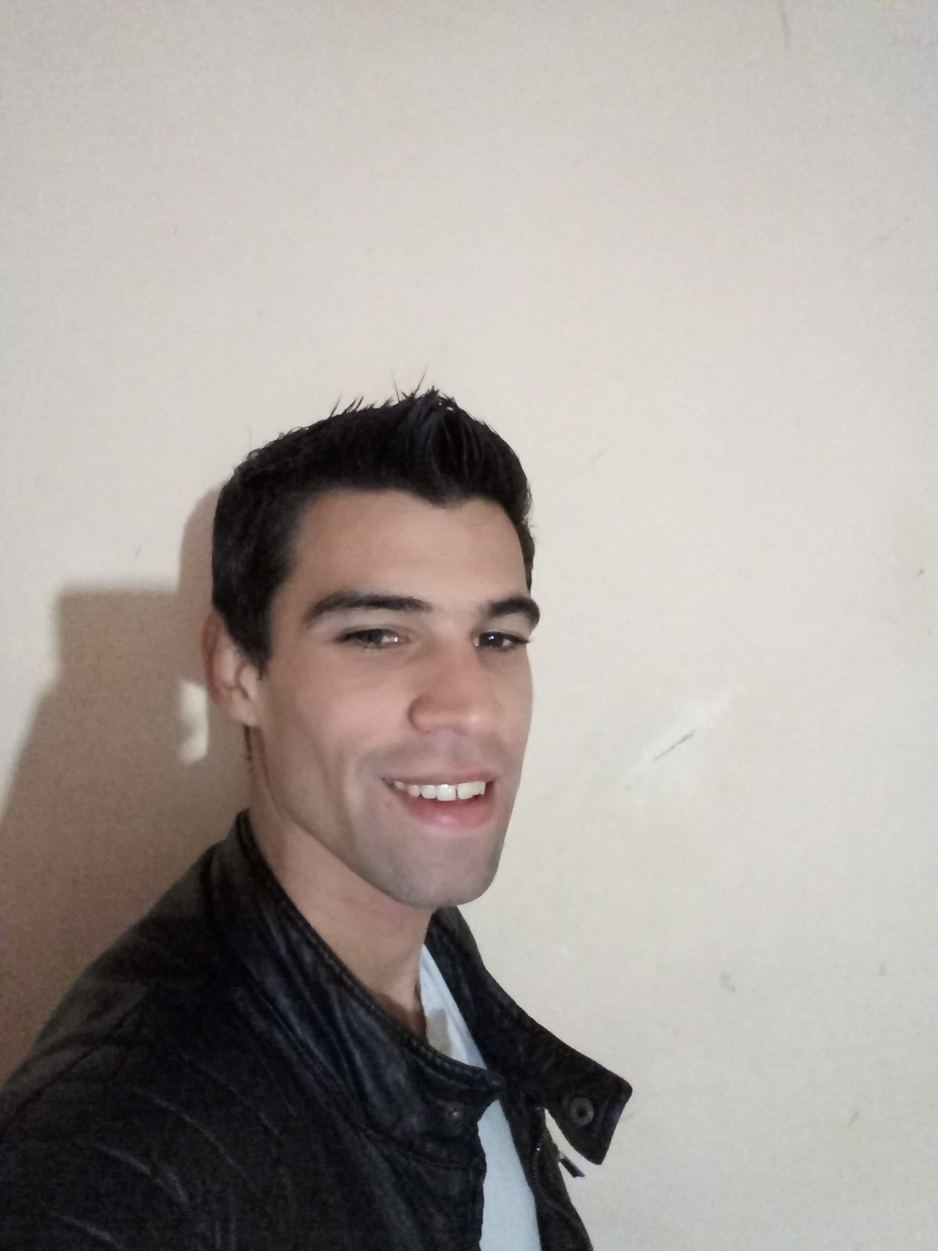 Abel Caniza – Medium