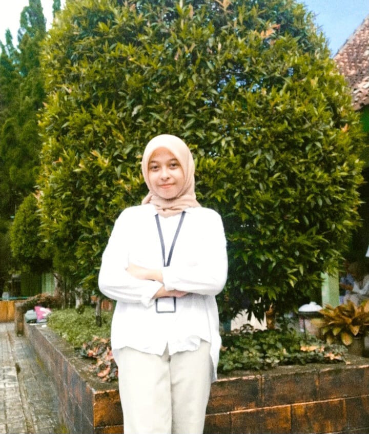 Nela Hanum – Medium