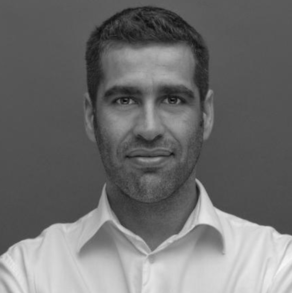 Luis Neves – Medium