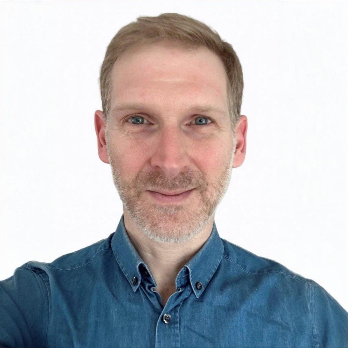 Gurkan Senes – Medium