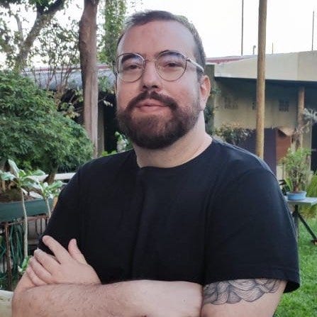 Carlos Vinícius Ferrer – Medium