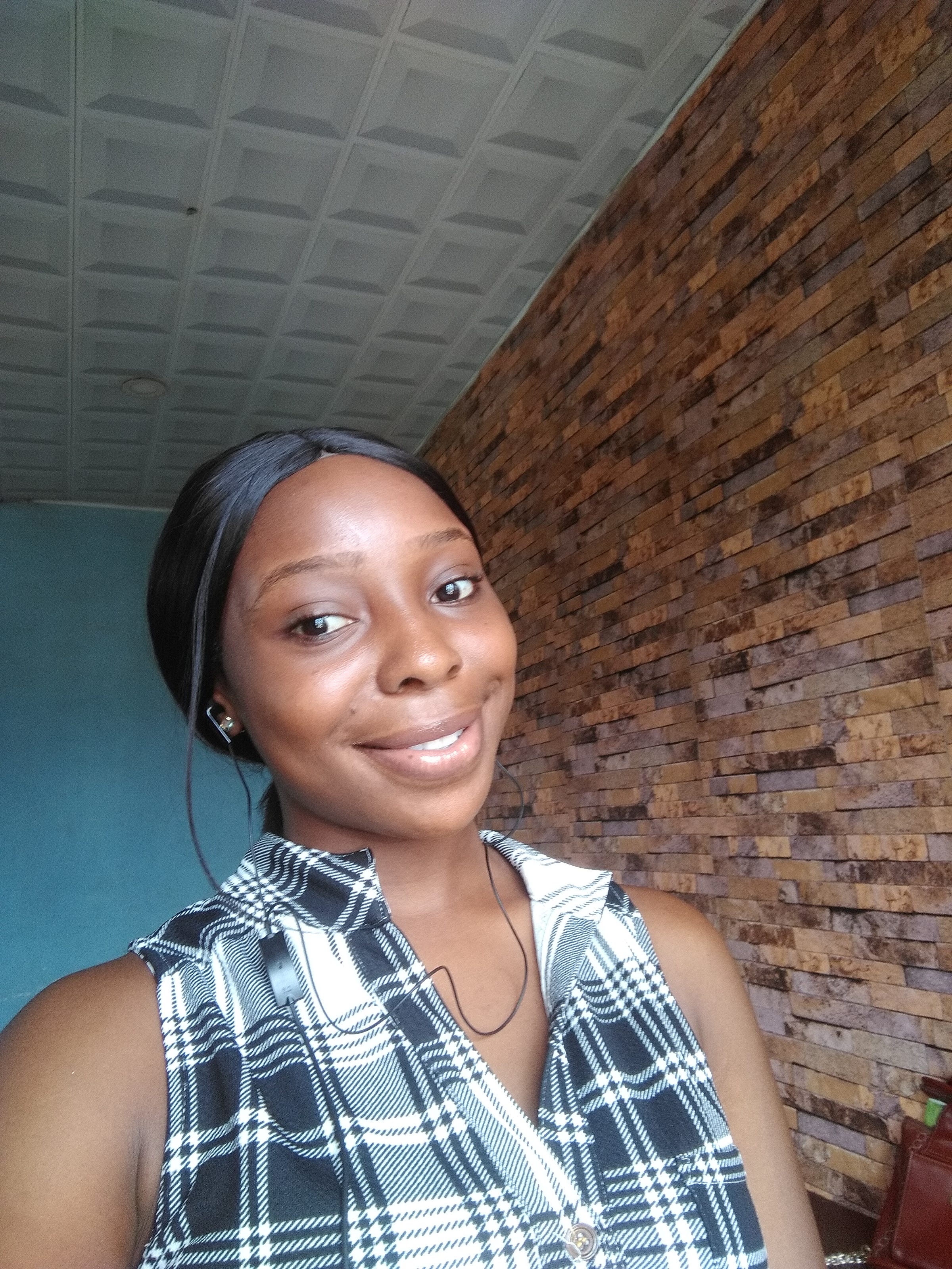 Unwana Akpabio – Medium