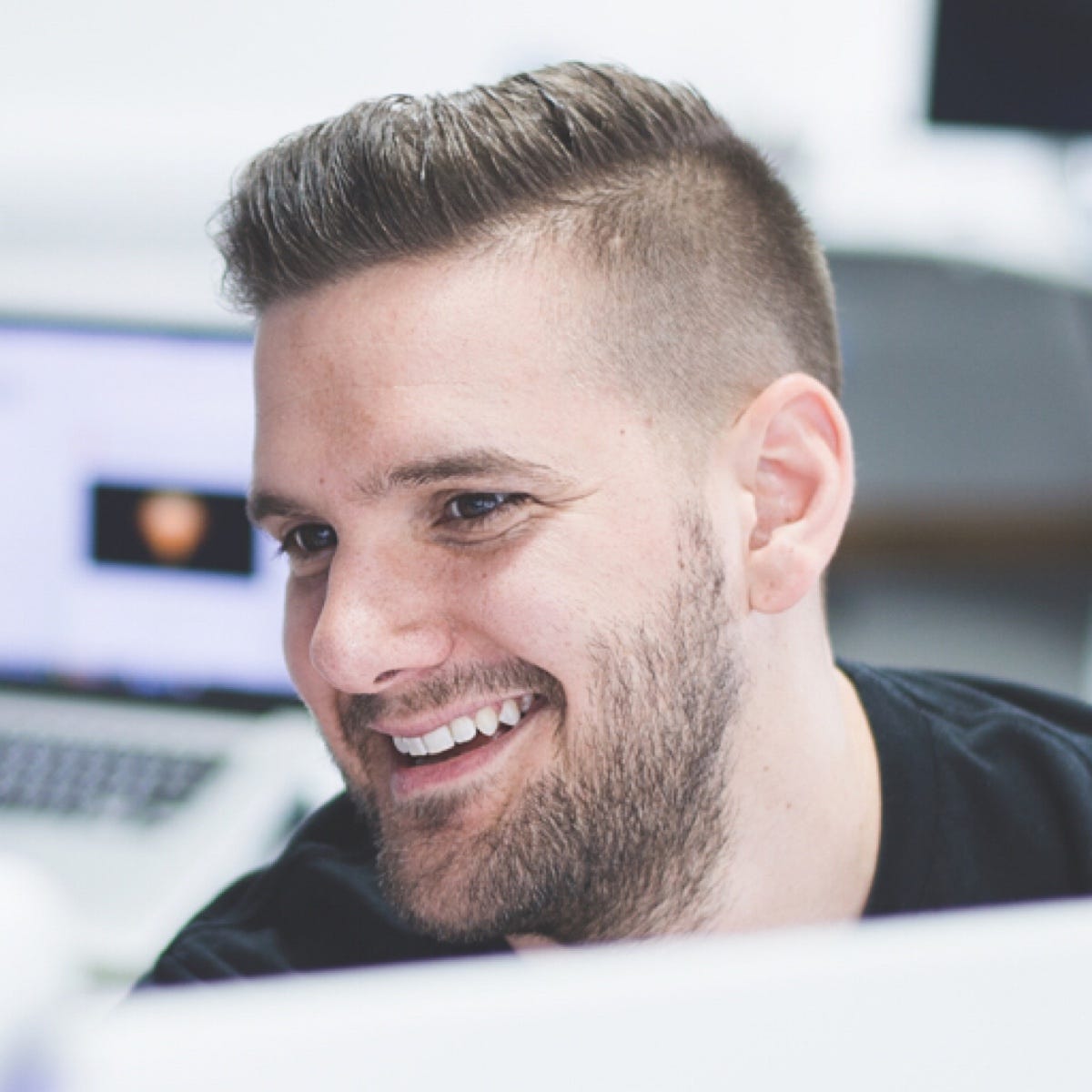Aaron Humphreys – Medium