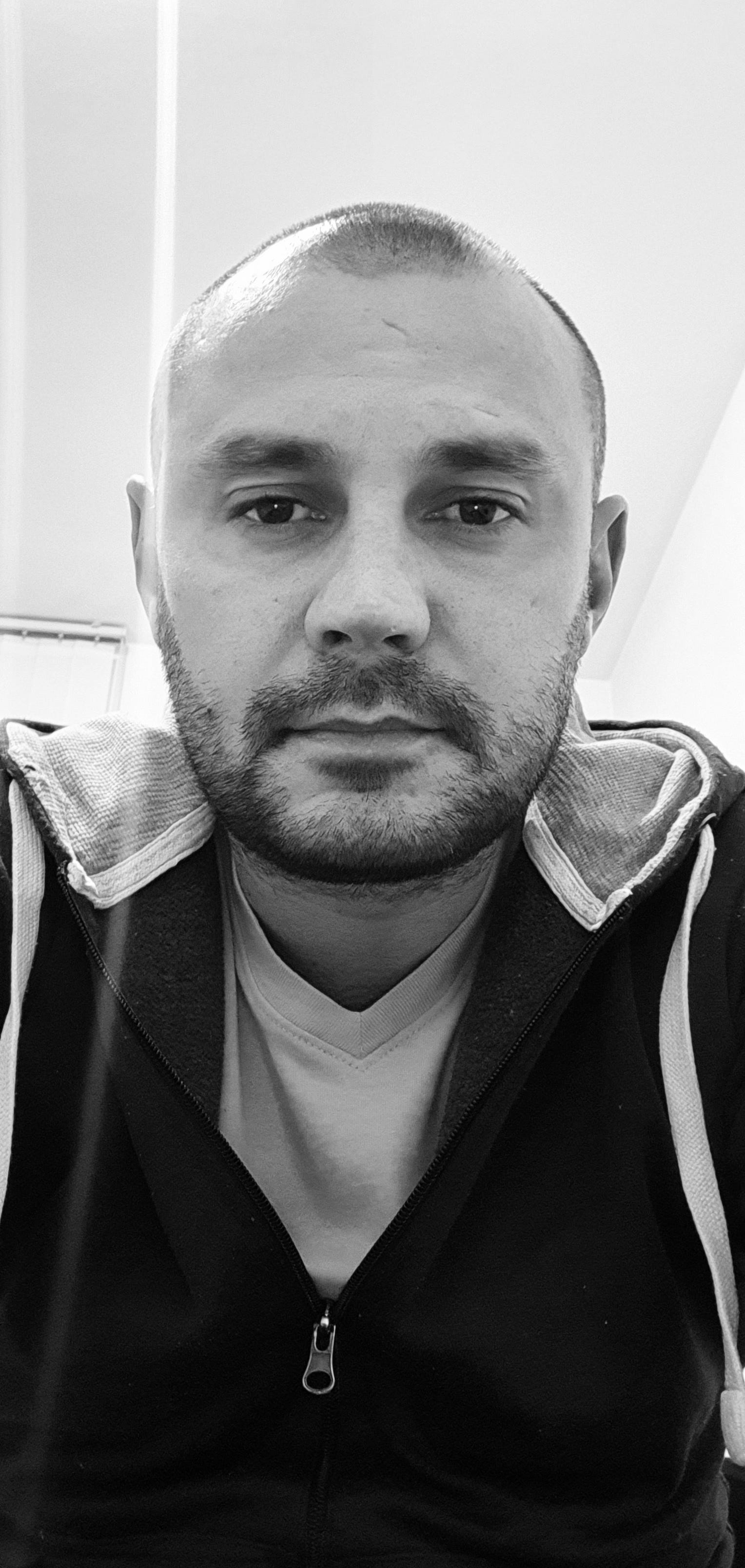 Victor Nastase – Medium