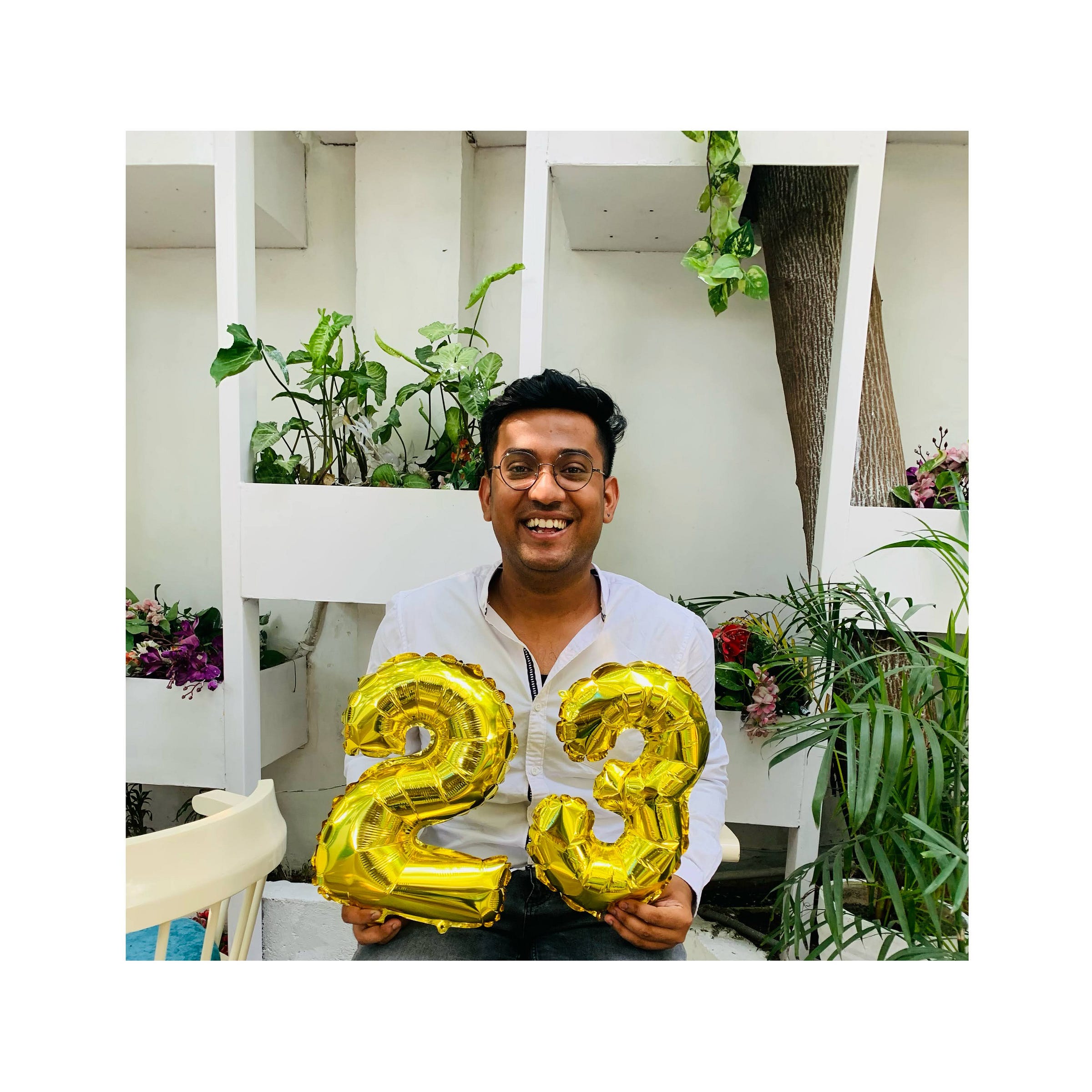 Aniket Das – Medium