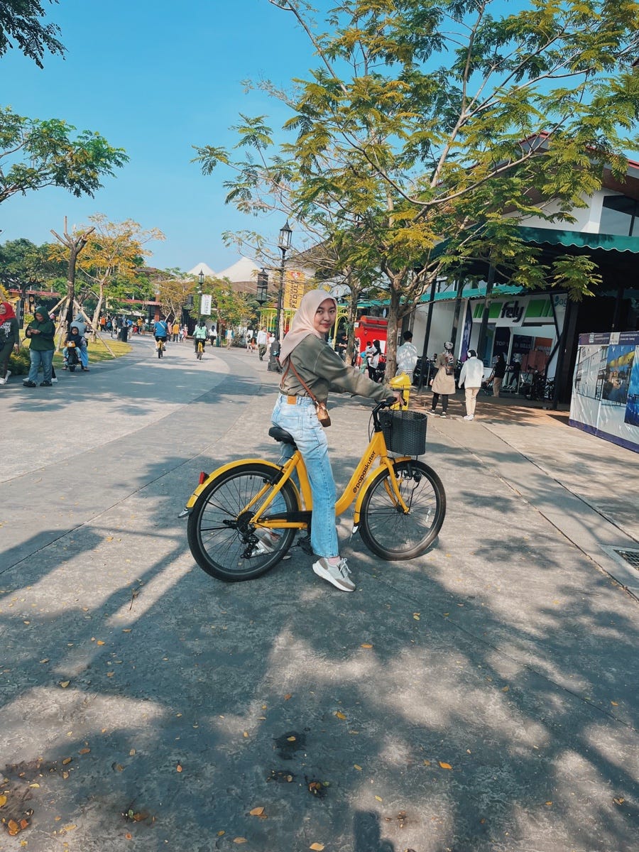 Azmi Rahma Dini – Medium