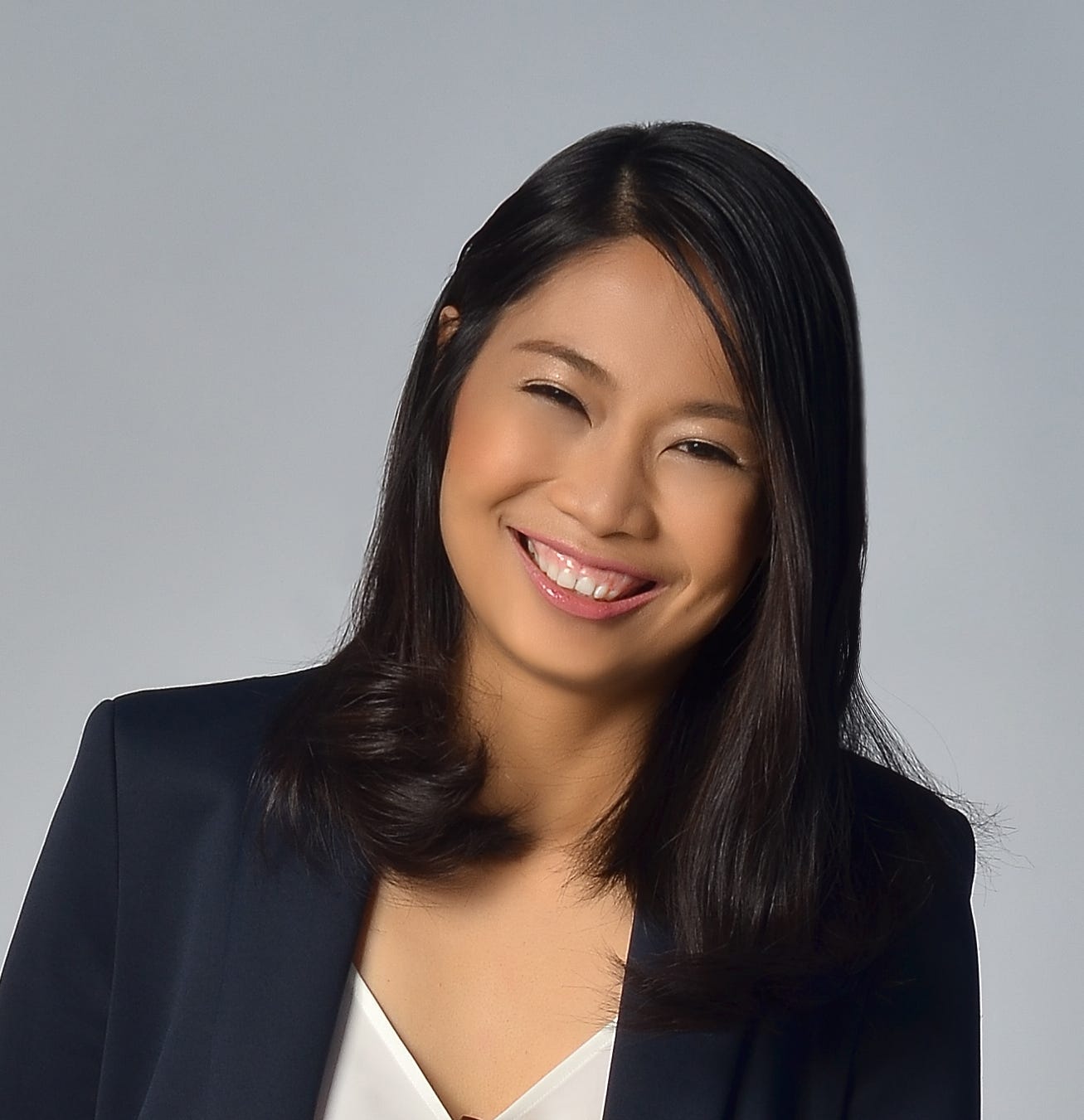 Liane Candelario – Medium