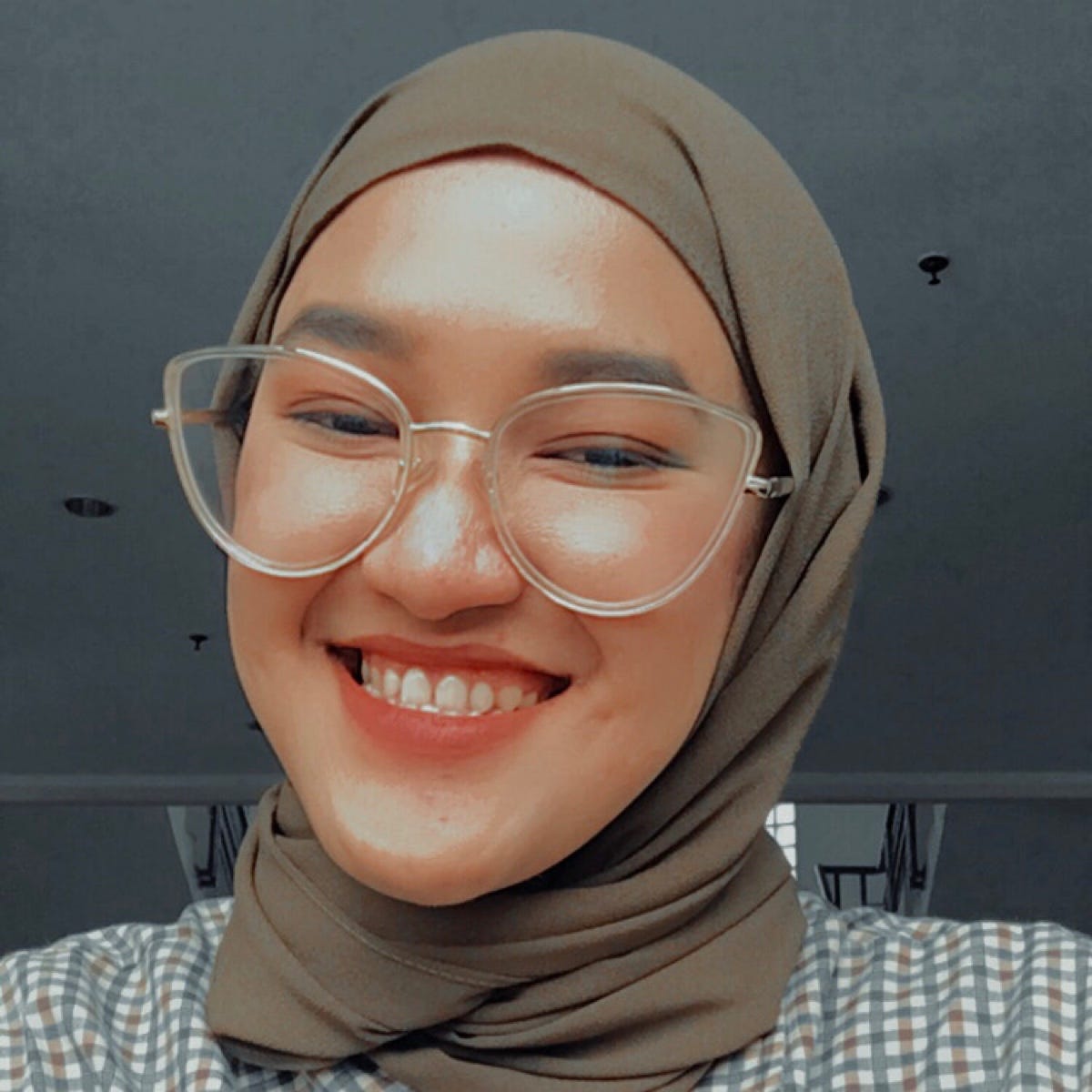 Rosalinda Indah – Medium