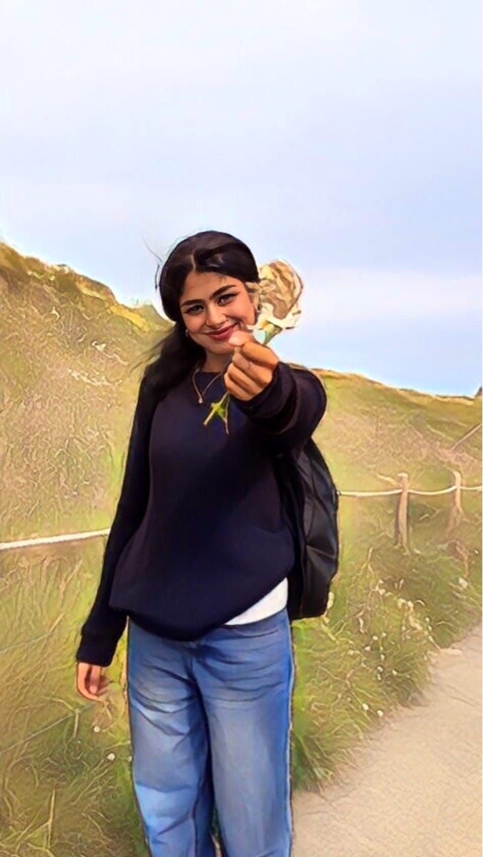 mona roza – Medium